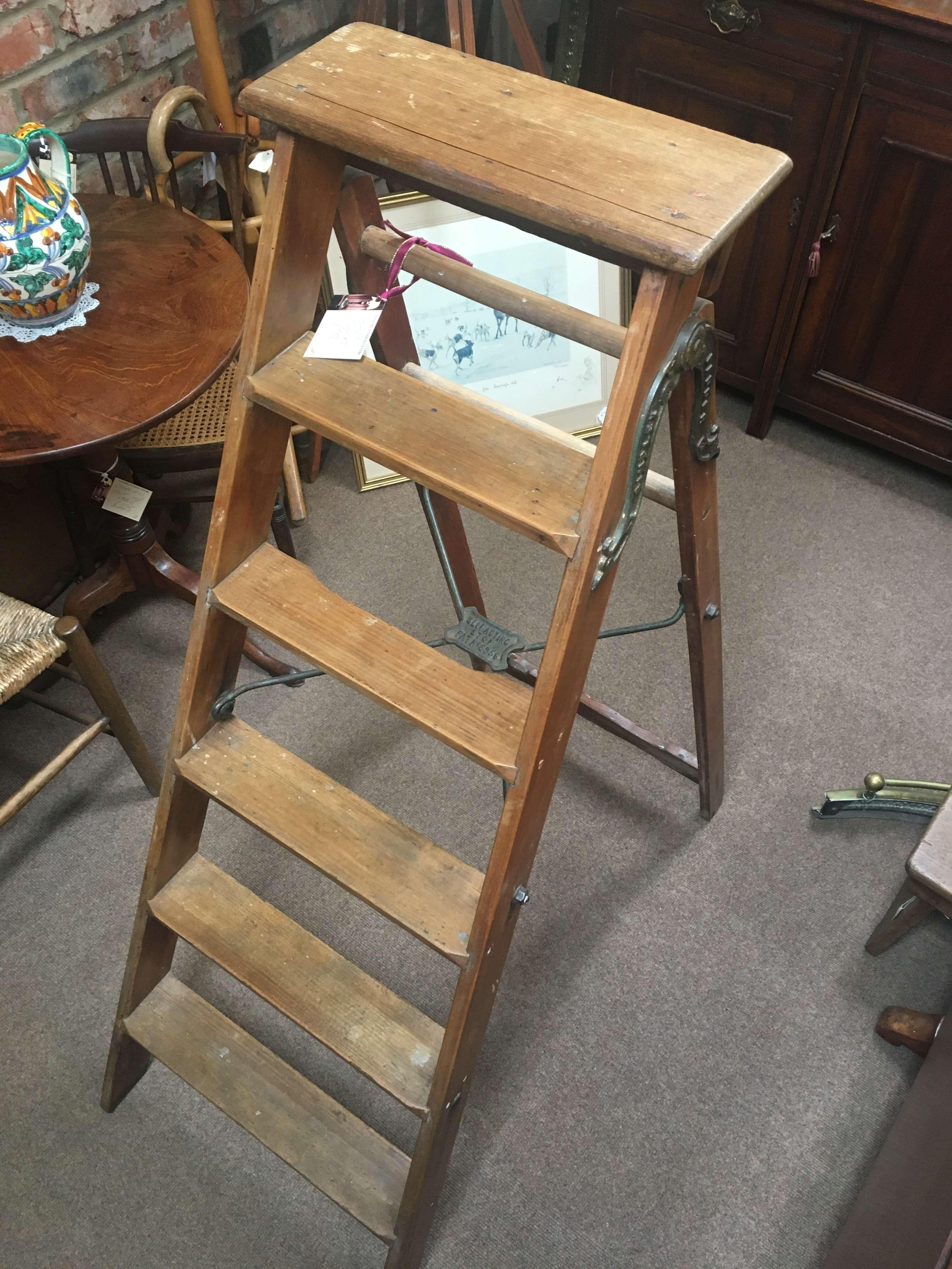 Dealer | Laura Conway | Navenby Antiques Centre